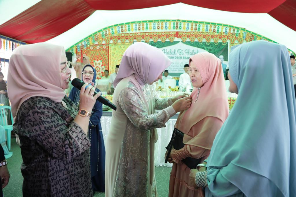 Wali Kota, Ir. Hj. Tatong Bara Hadiri Halal Bi Halal di Desa Bilalang Satu Wali Kota, Ir. Hj. Tatong Bara Hadiri Halal Bi Halal di Desa Bilalang Satu